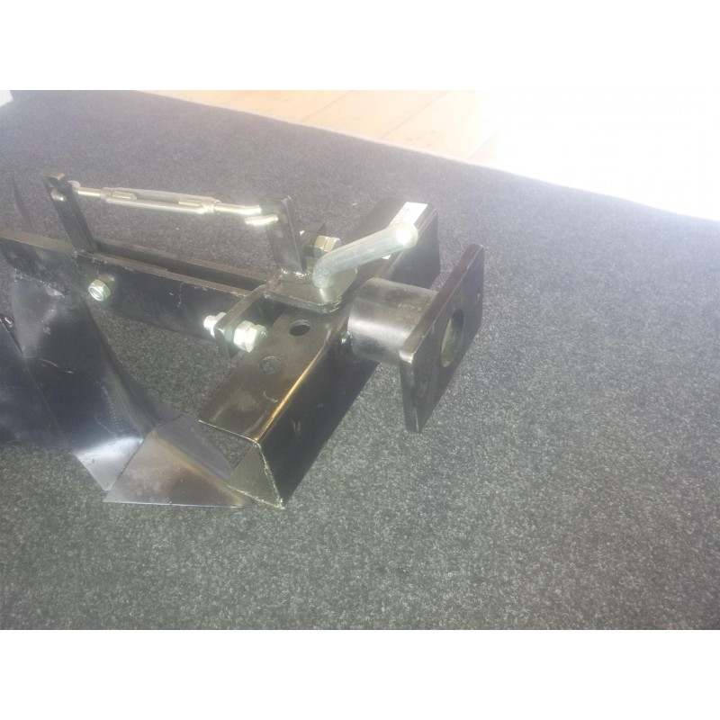 Priključek Razpiralni Plug - Učinkovit za Sejanje in Pripravo Jarkov